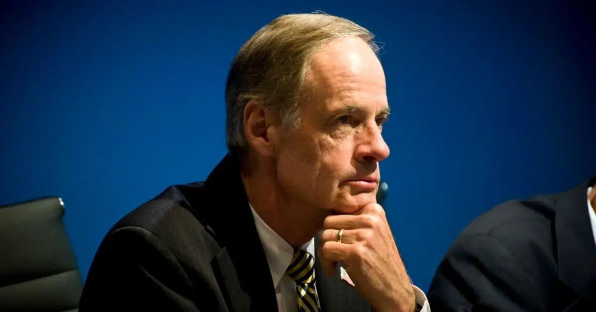 Senator Tom Carper Bio and Wiki