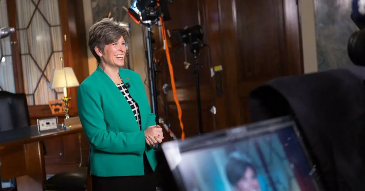 Senator Joni Ernst Bio and Wiki