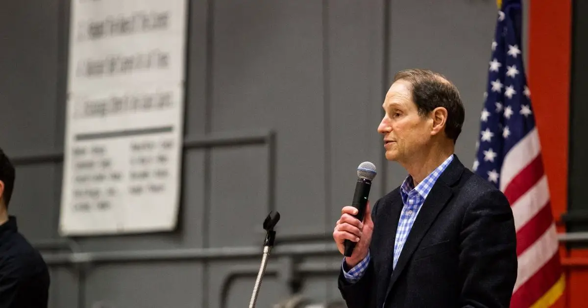 Senator Ron Wyden Bio and Wiki - ContactSenators